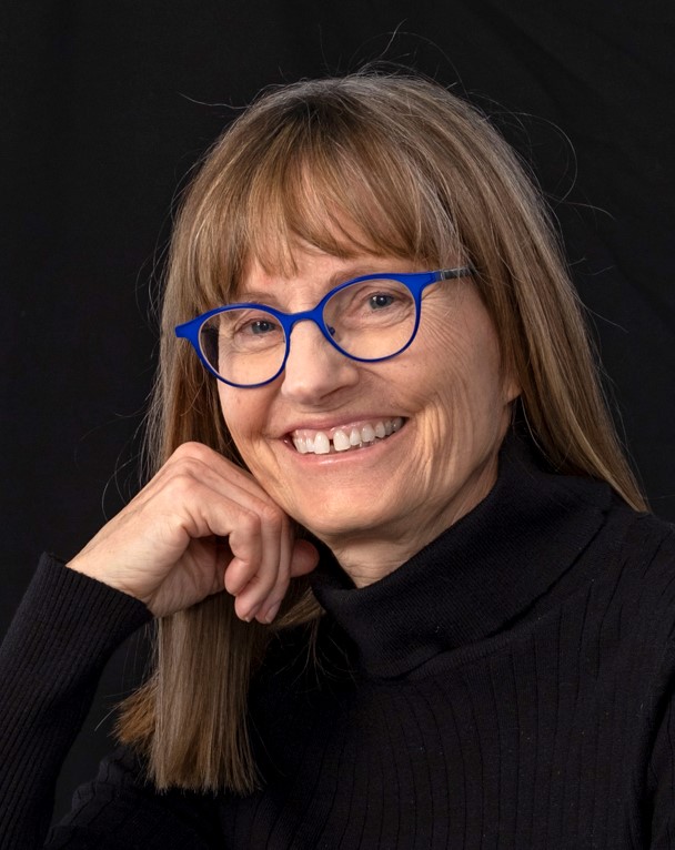 Elizabeth Keating Receives SSD Clock Award>